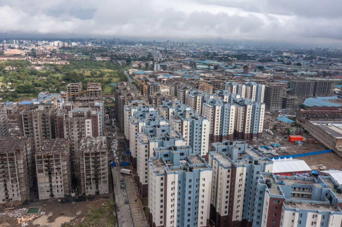 Ruto Hands Over 1,080 Units In Nairobi's Mukuru Estate - Kahawatungu