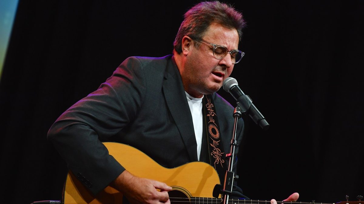 Vince Gill Siblings: Getting to Know Bob and Gina Gill - Kahawatungu