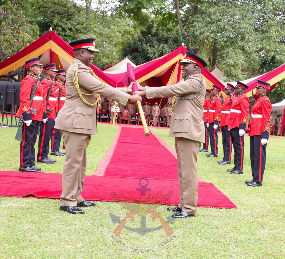 Lt Gen Keter takes over from Lt Gen Tarus at Kenya Army - Kahawatungu