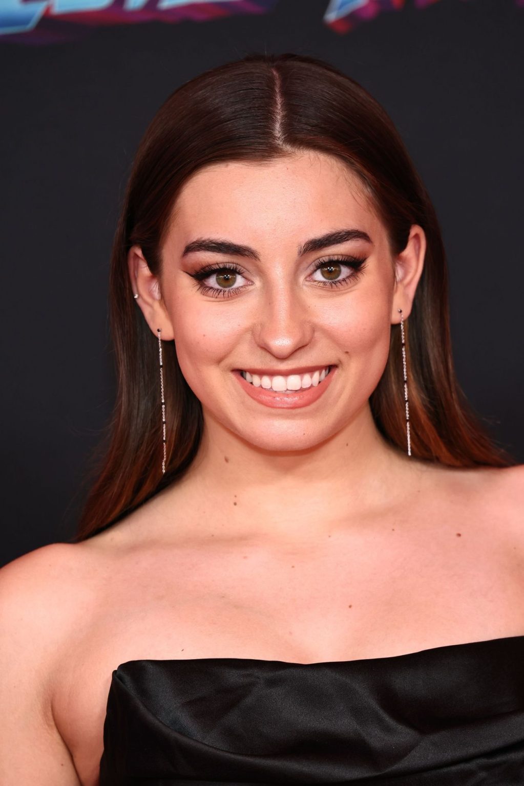 Léa Martinez Age: How Old Is The Slayeas Tiktok Star? - Kahawatungu