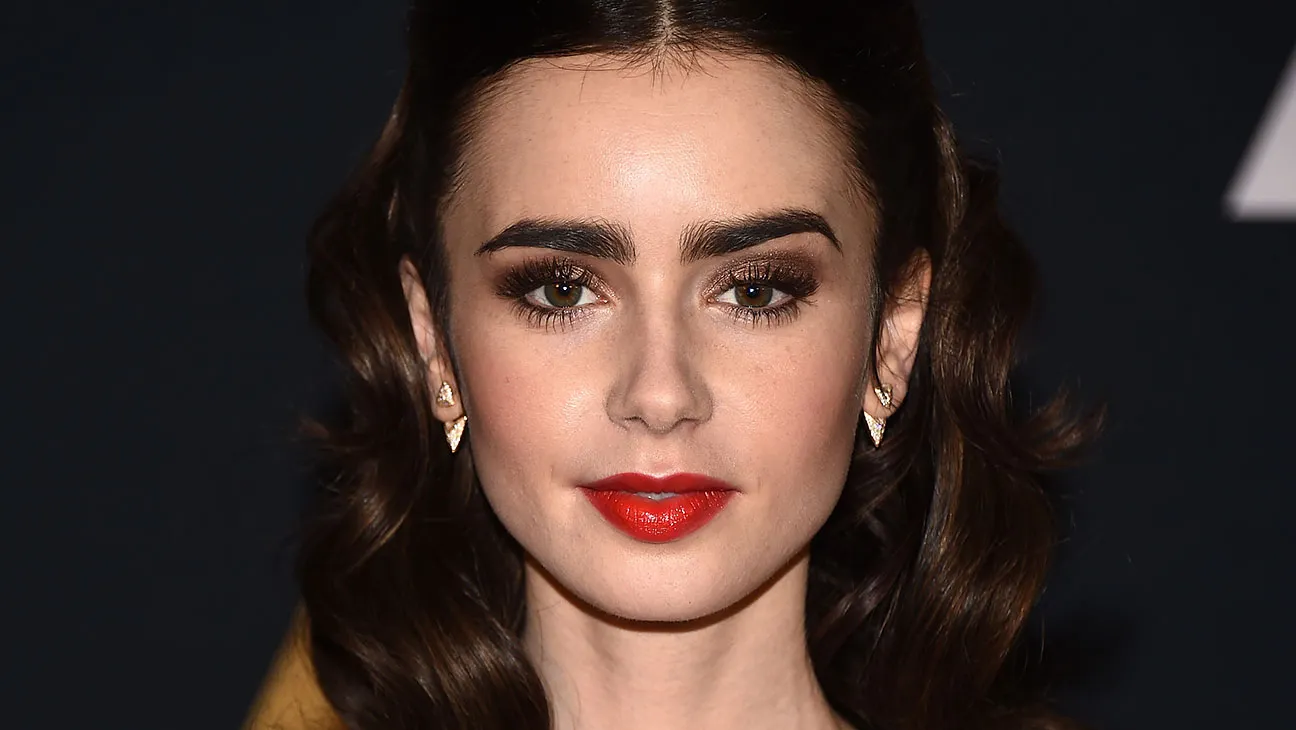 Lily Collins Net Worth - Kahawatungu