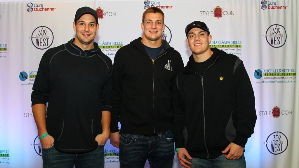 Dan Gronkowski Siblings: Meet Gordie Jr., Chris, Rob and Glenn ...