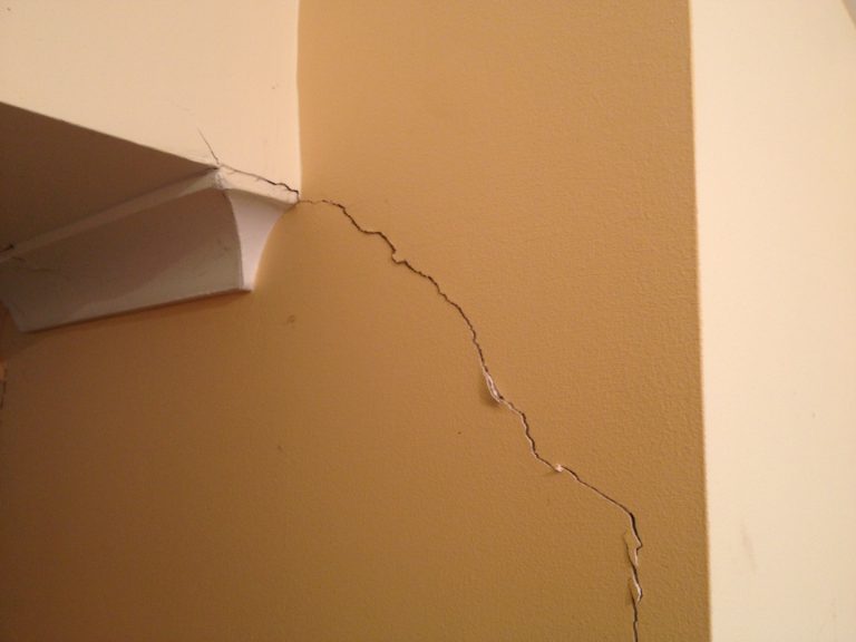 How To Fix Cracks In Plaster Walls - Kahawatungu