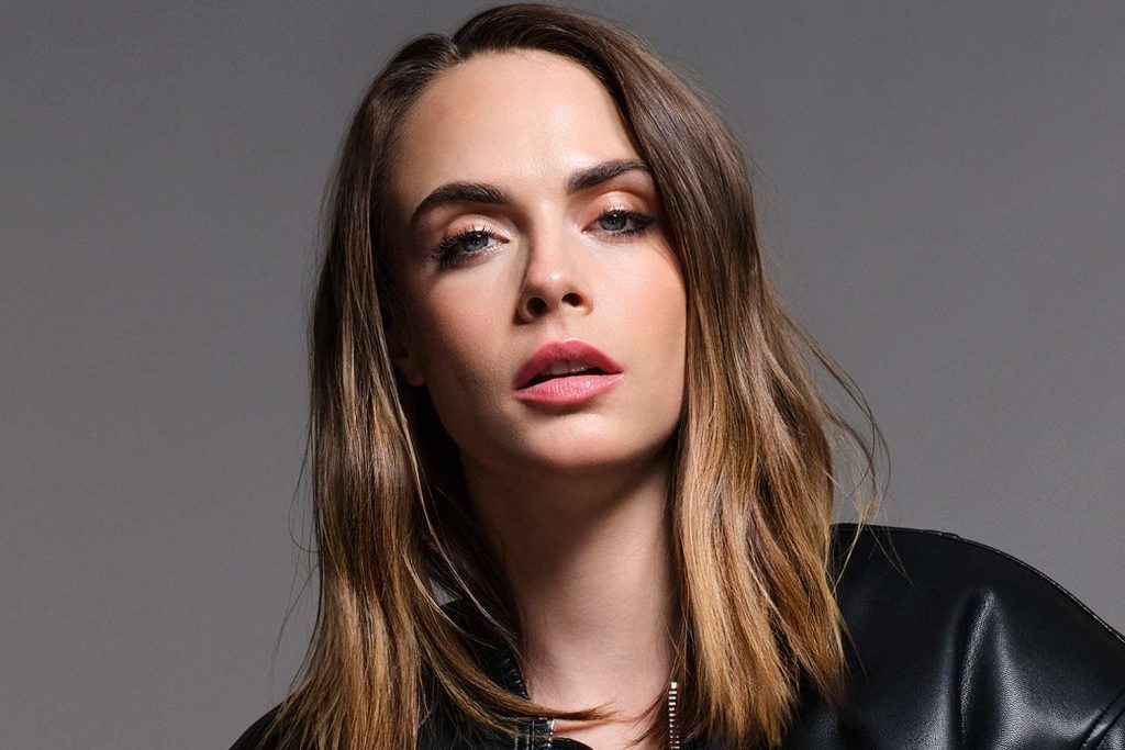 What is Cara Delevingne Net Worth? - Kahawatungu