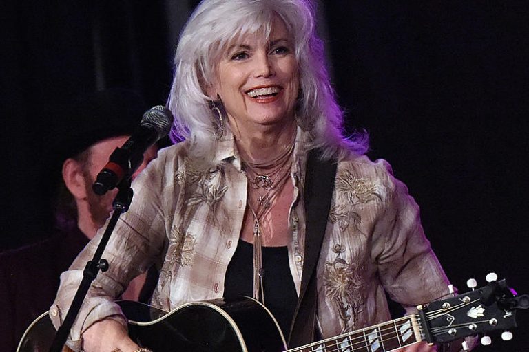 Emmylou Harris Net Worth - Kahawatungu